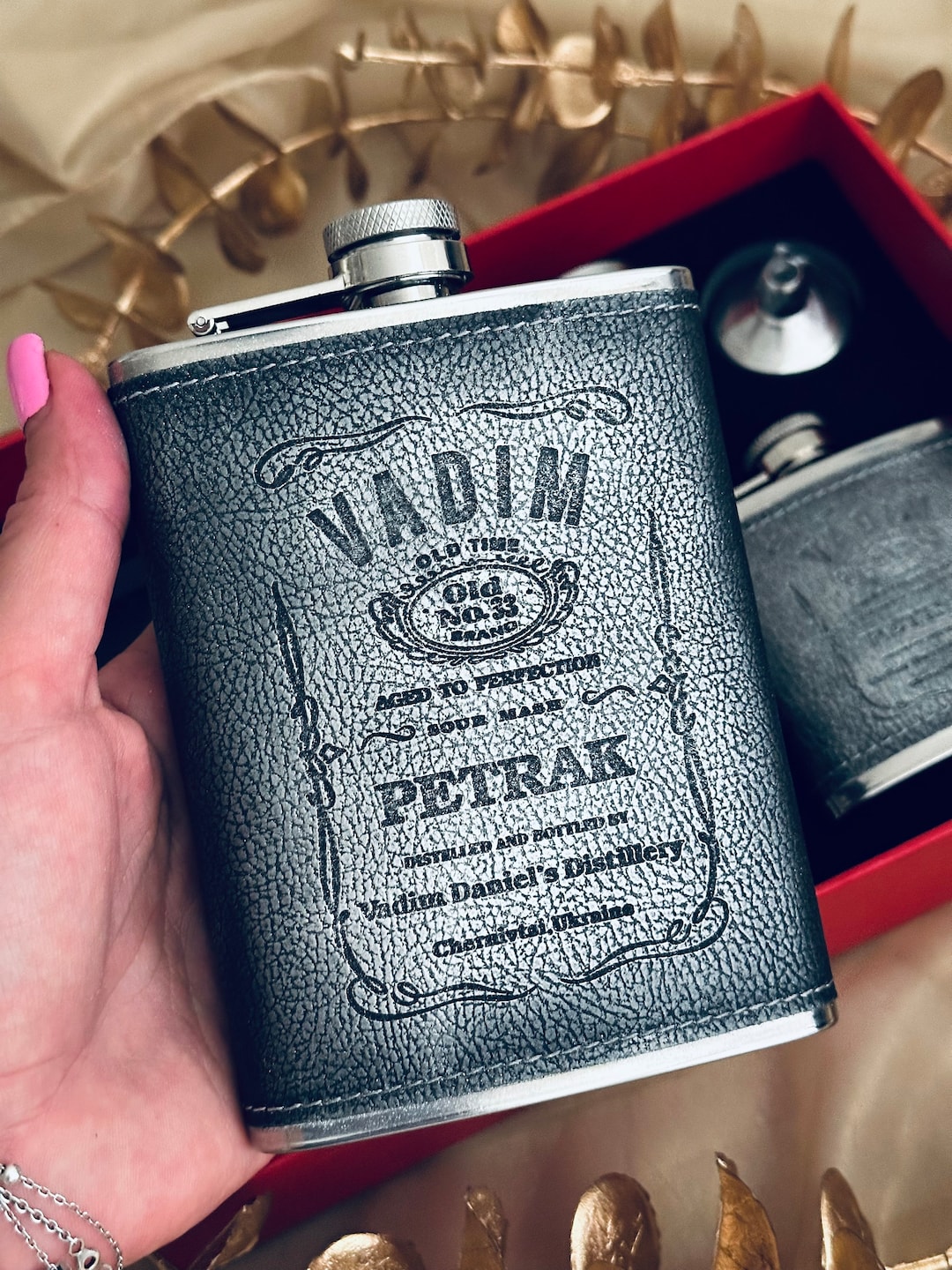 Engraved Whiskey Label Design Flask Set , Luxury Leather Bound Flask ...