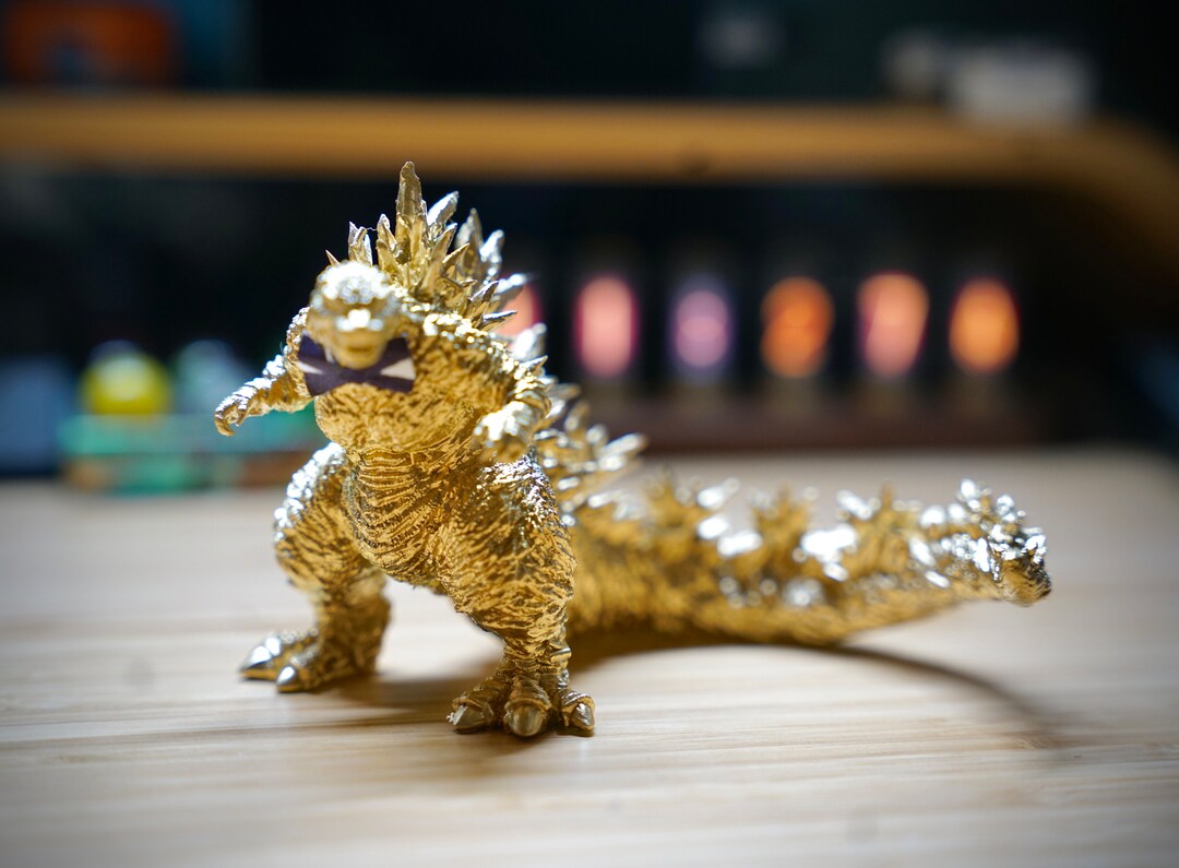 Gold Godzilla Exclusive Gold Godzilla Statue Oscar's Homage Collectible ...