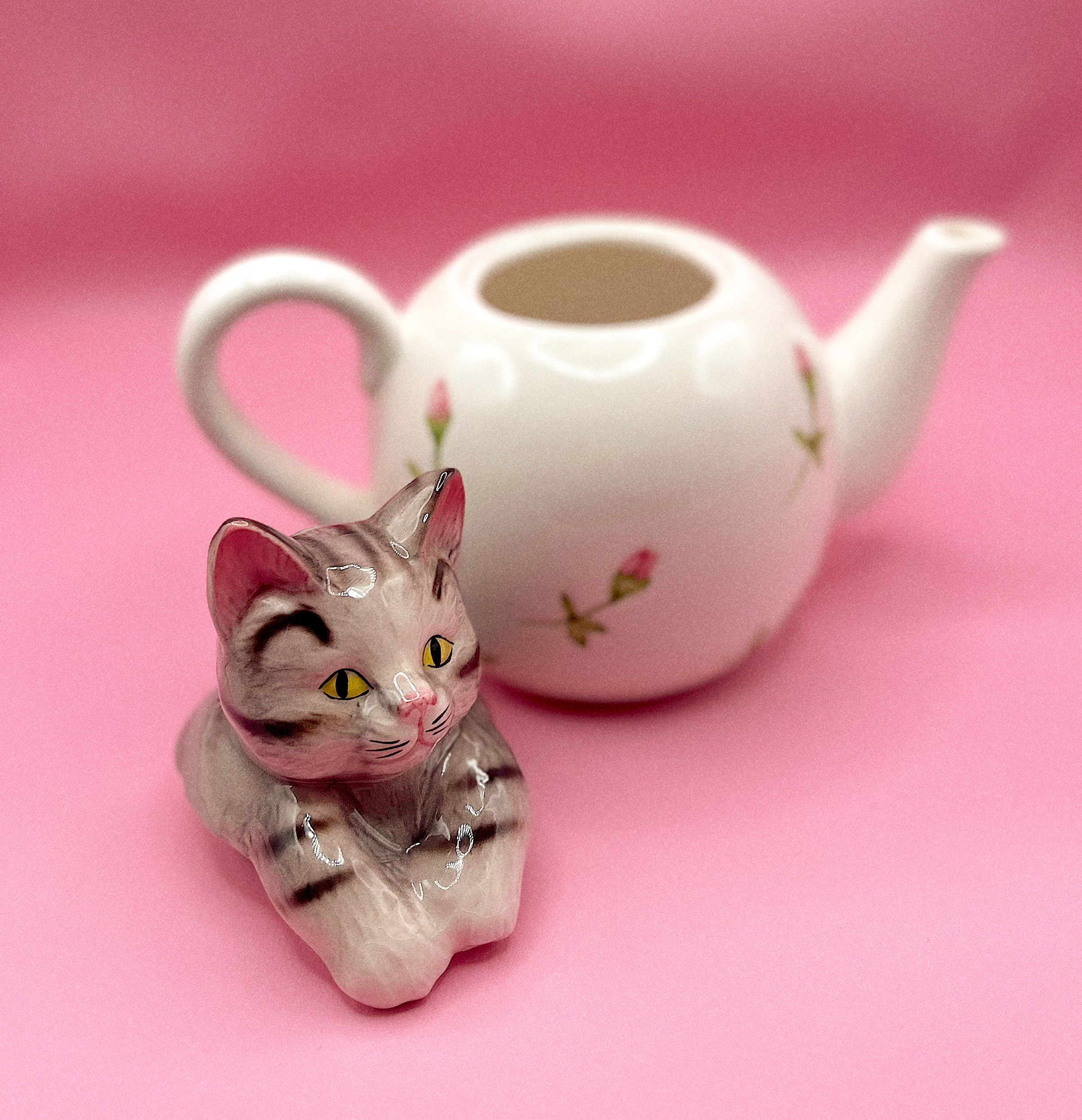 Tabby Cat Floral White Teapot Kitschy Kitten Kitchen Decor Decorative ...