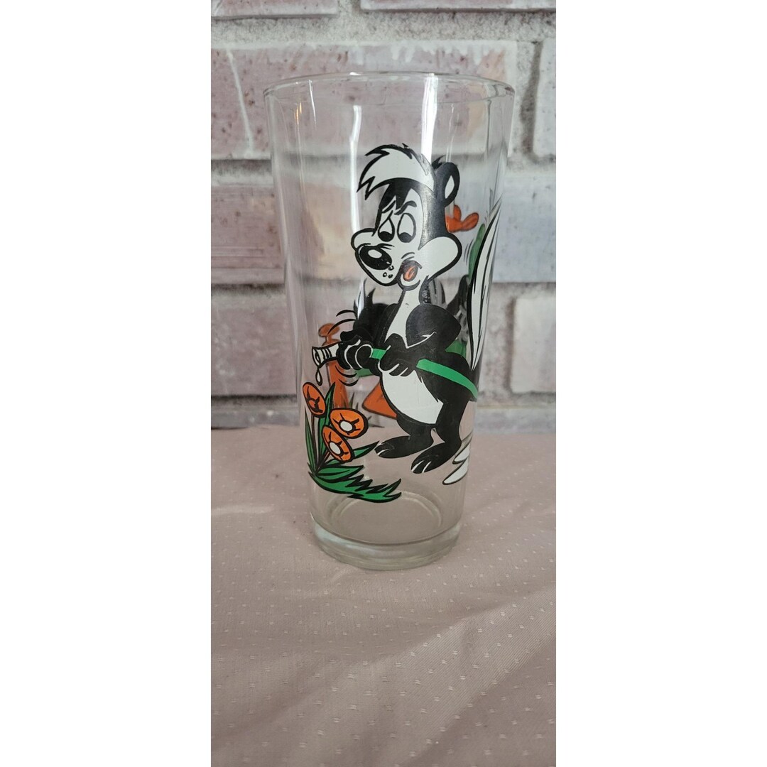 Vintage 1976 Looney Tunes Glass With Daffy Duck and Pepe Le Pew Pepsi ...