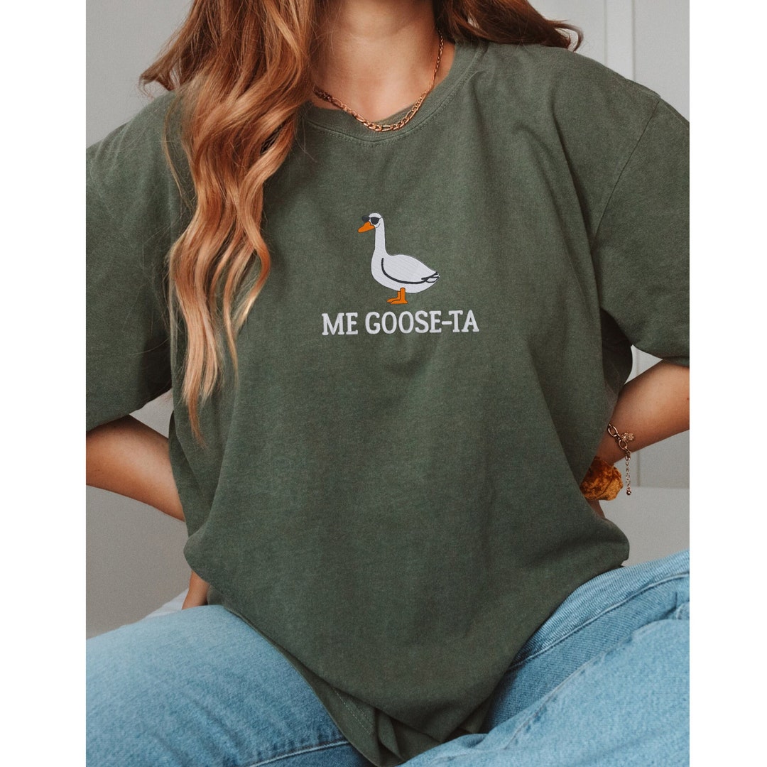 Me Goose-ta Embroidered T-shirt | Punny Goose T-shirt | Spanish Punny T ...