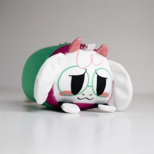 Ralsei Mochi Bean Plush Keychain Delatrune (HE SQUEAKS) - Etsy