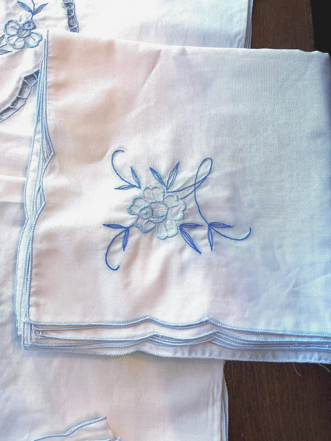 Vintage Cream and Blue Embroidered Table Linens, Tablecloth and Napkin ...