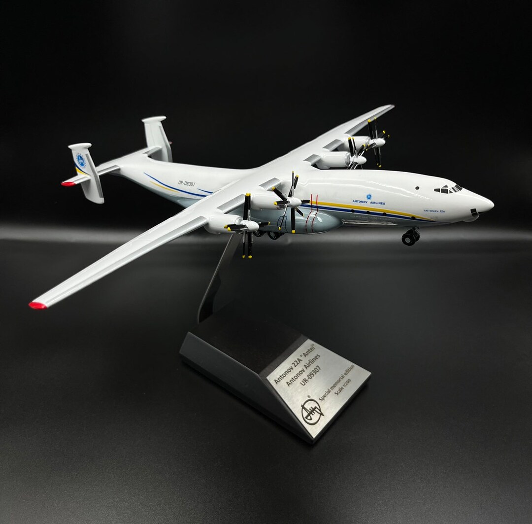 Модель самолета Антонов Ан-22 "Авиалинии Антонова" UR-09307 масштаб 1: ...