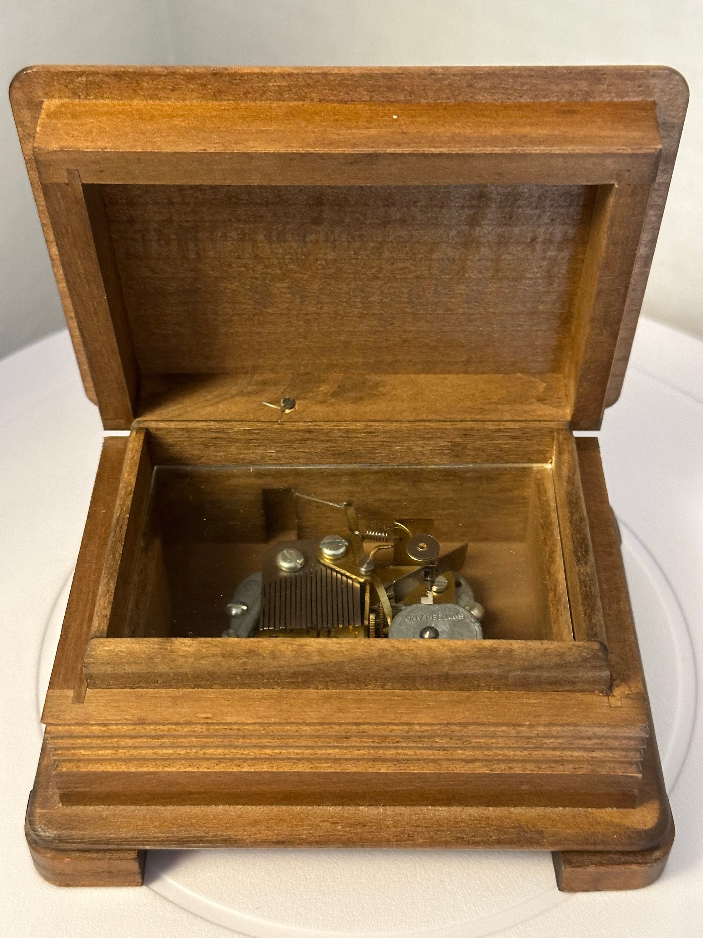 Swiss Music Box - Old Brienzer Holz-schnitzere Ed Muller Lowenstrasse ...