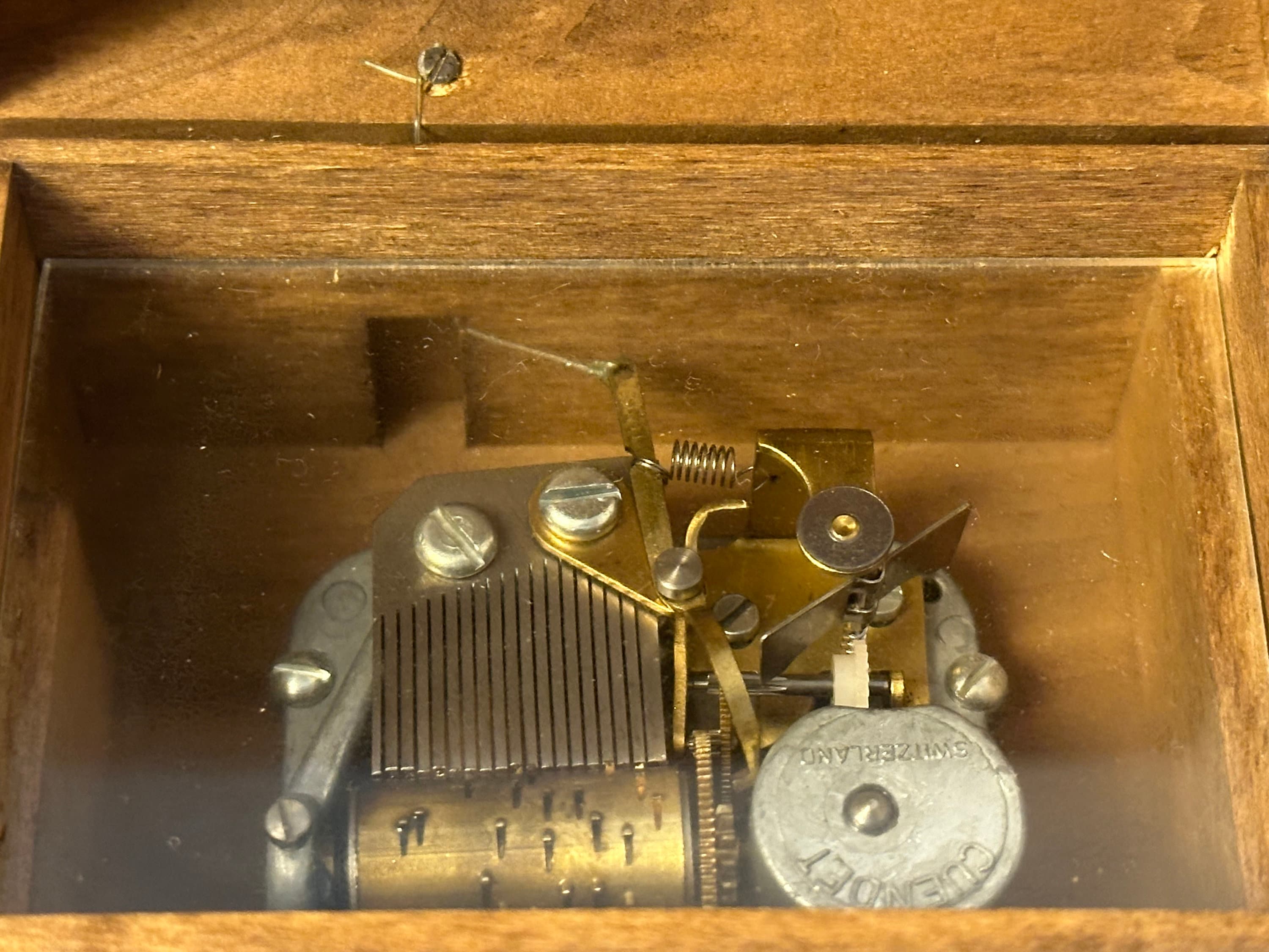 Swiss Music Box - Old Brienzer Holz-schnitzere Ed Muller Lowenstrasse ...