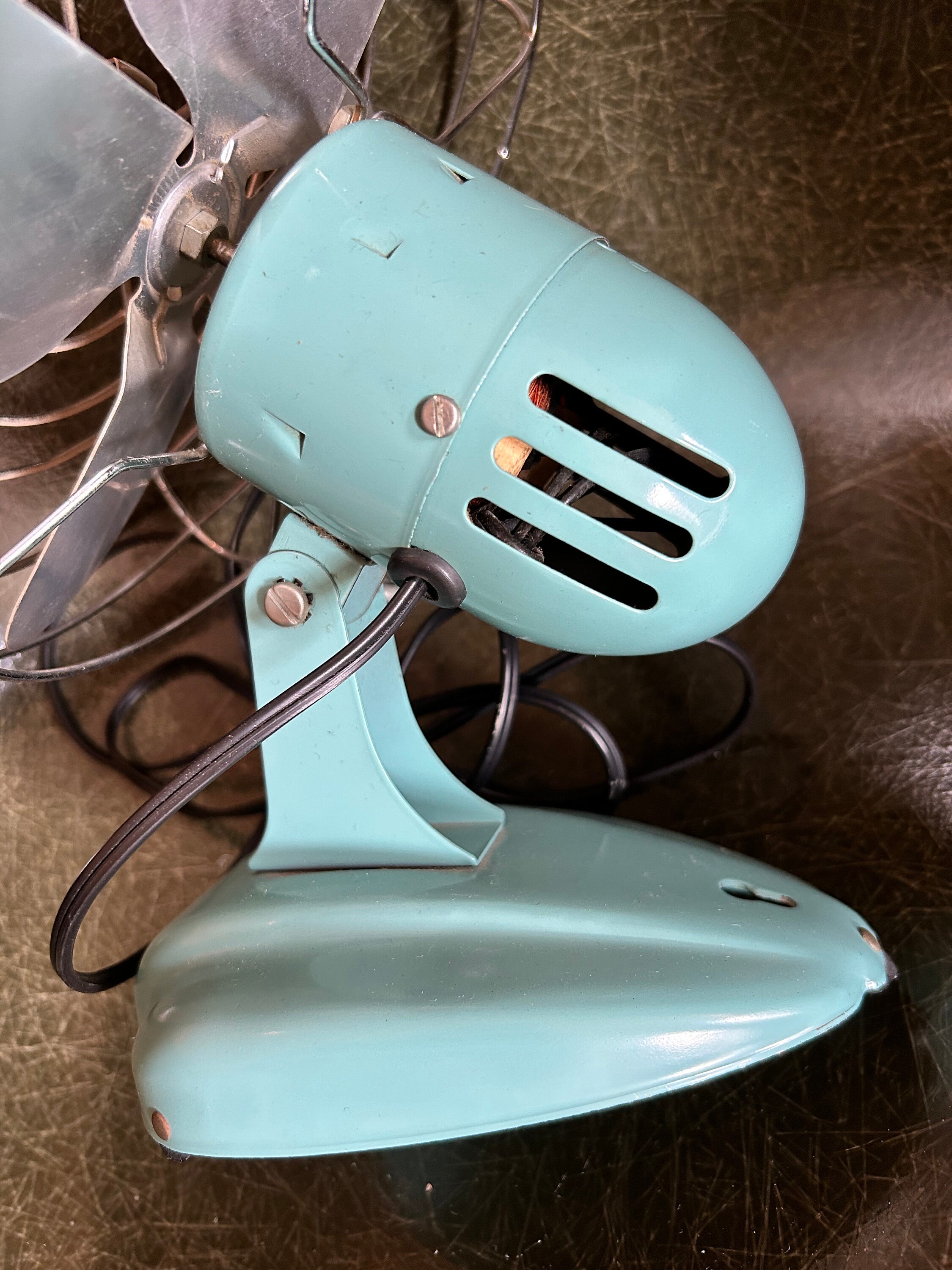 C.1950's ESKIMO 081002 Table Desk 9” Fan 30 Watt Turquoise Blue ...