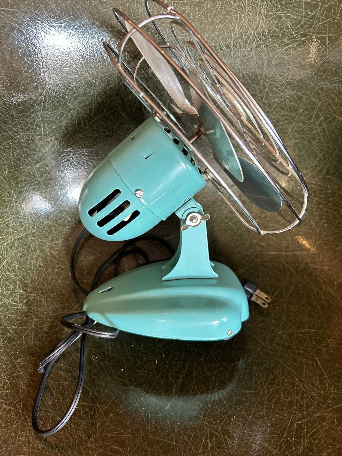 C.1950's ESKIMO 081002 Table Desk 9” Fan 30 Watt Turquoise Blue ...