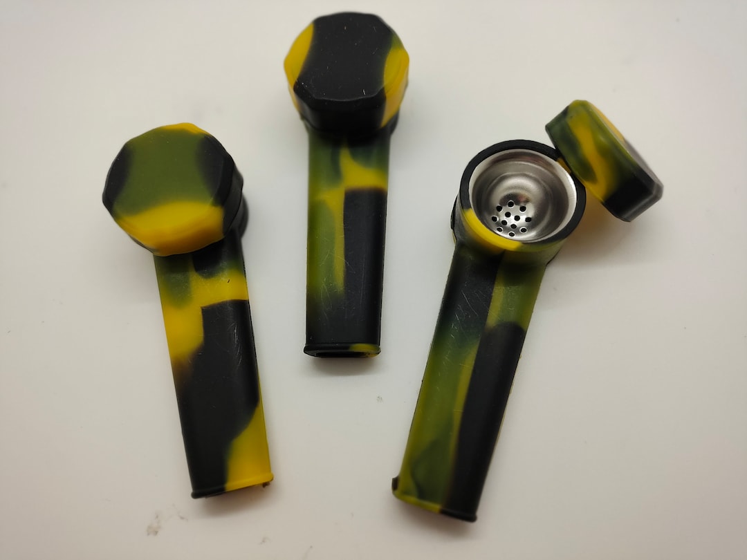 4 Silicone Smoking Pipe With Metal Bowl, and Silicone Lid. Silicone ...