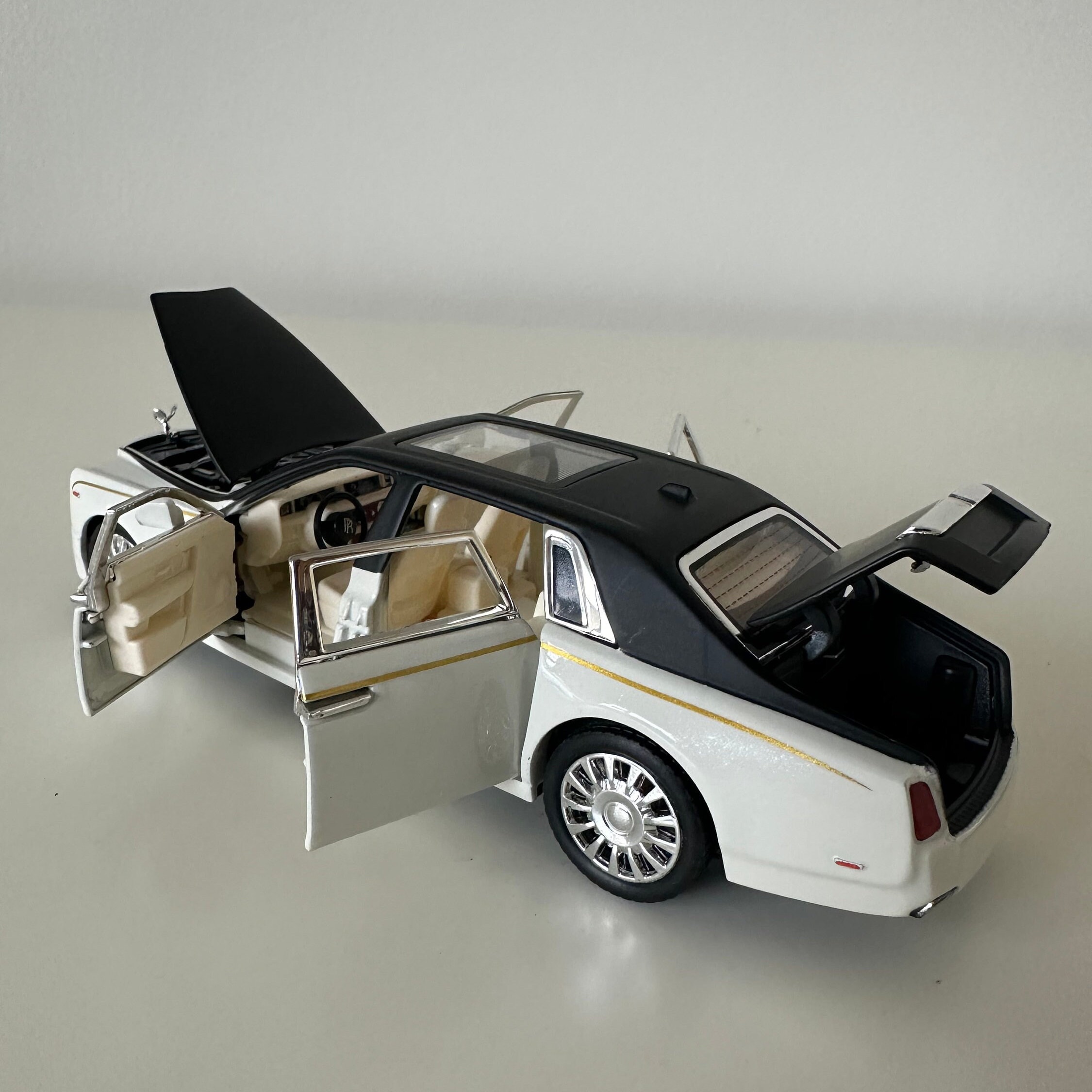 1:32 Rolls Royce Phantom Alloy Model Car - Alloy Diecasts Gifts for ...