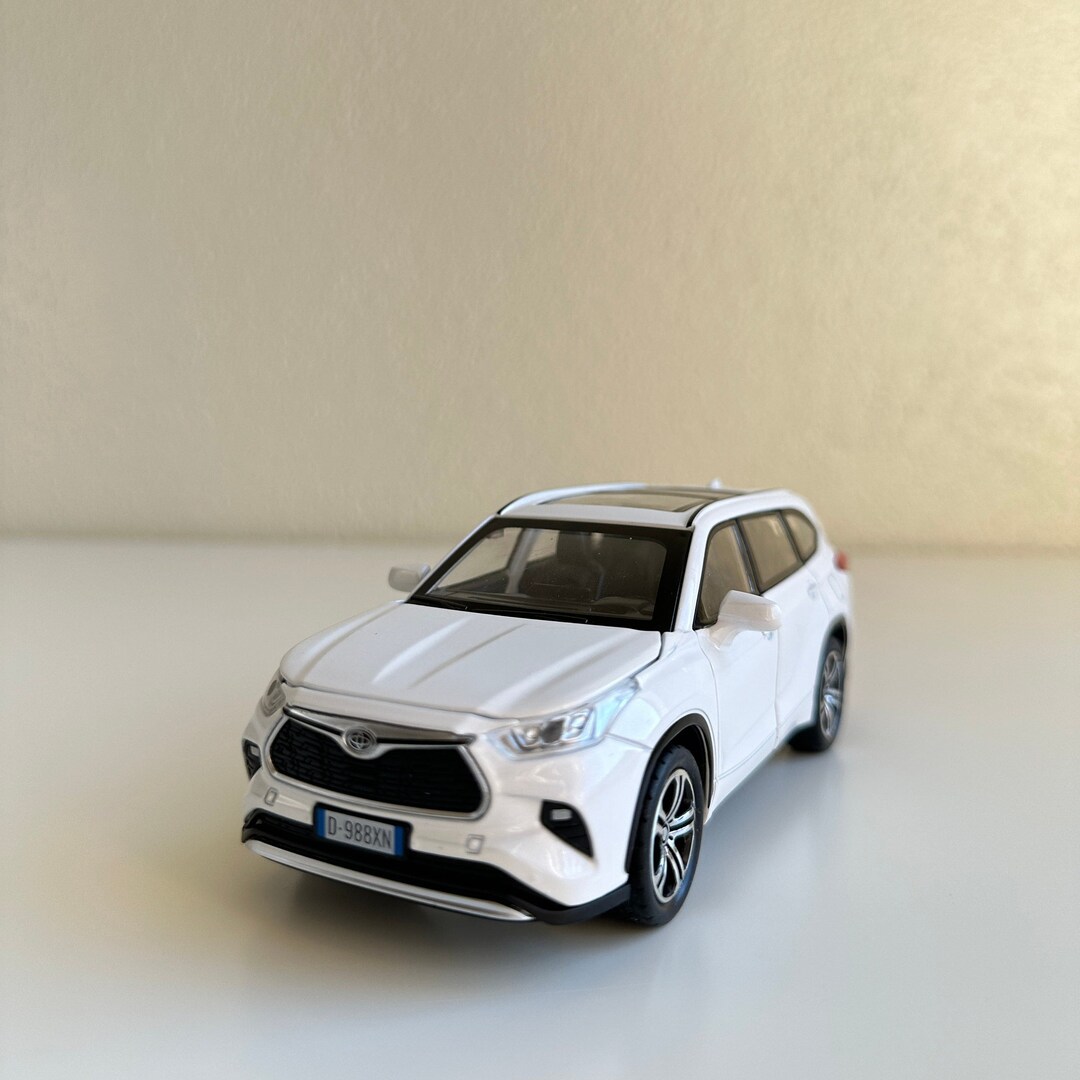 1:32 Toyota Highlander SUV Alloy Model Car - Alloy Diecast for ...
