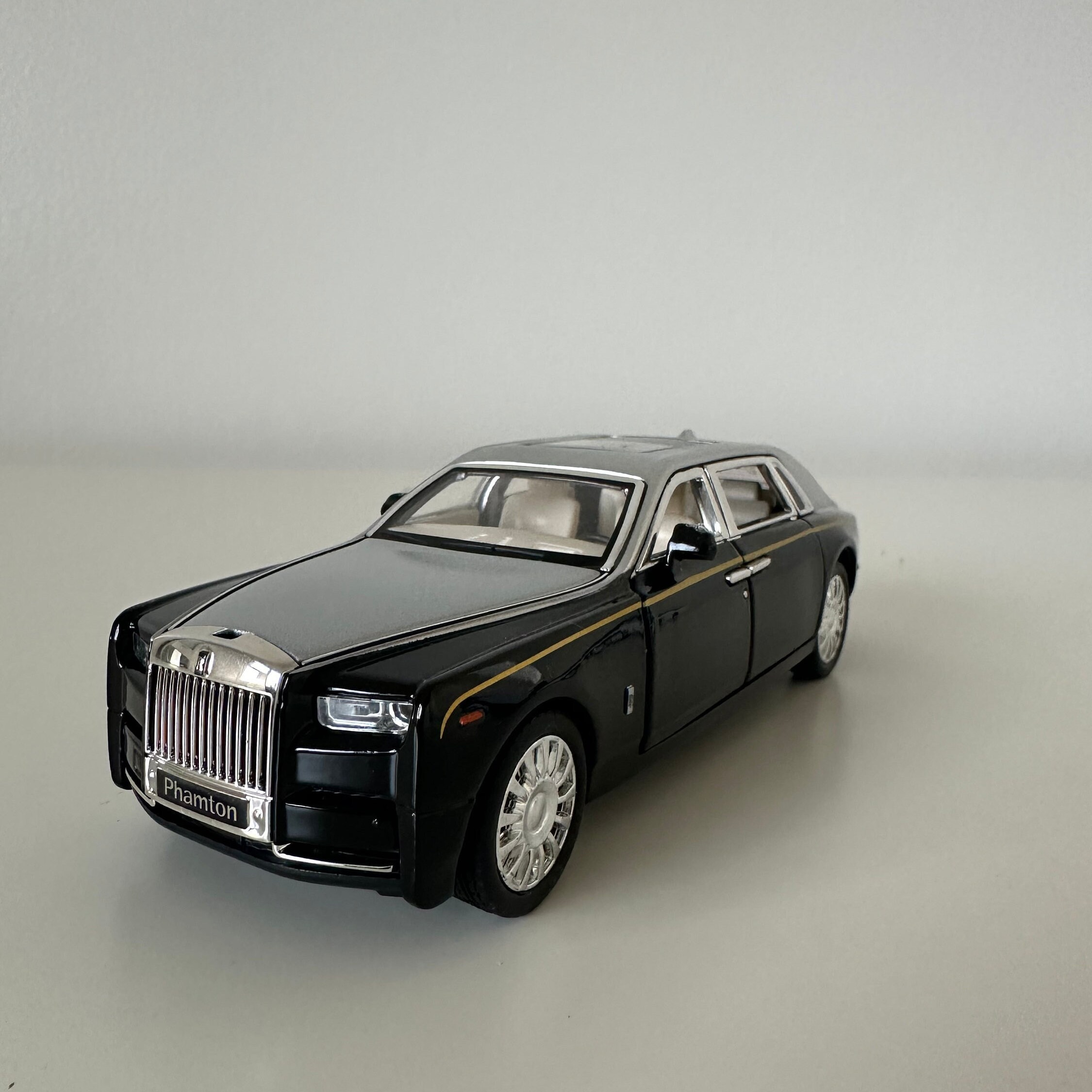 1:32 Rolls Royce Phantom Alloy Model Car - Alloy Diecasts Gifts for ...