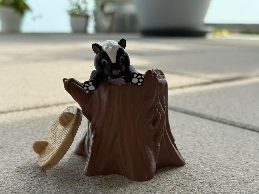 Fidget Skunk With Tree Stump, Cute Jointed Fidget Toy Animal, 3D ...
