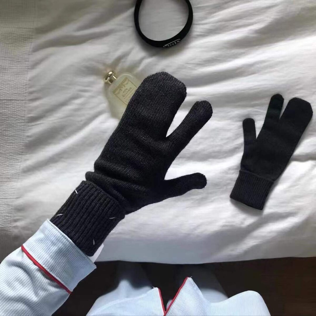 Stitch Detail Black and Beige Tabi Gloves With Gift Box, Unisex Tabi Gloves - Etsy