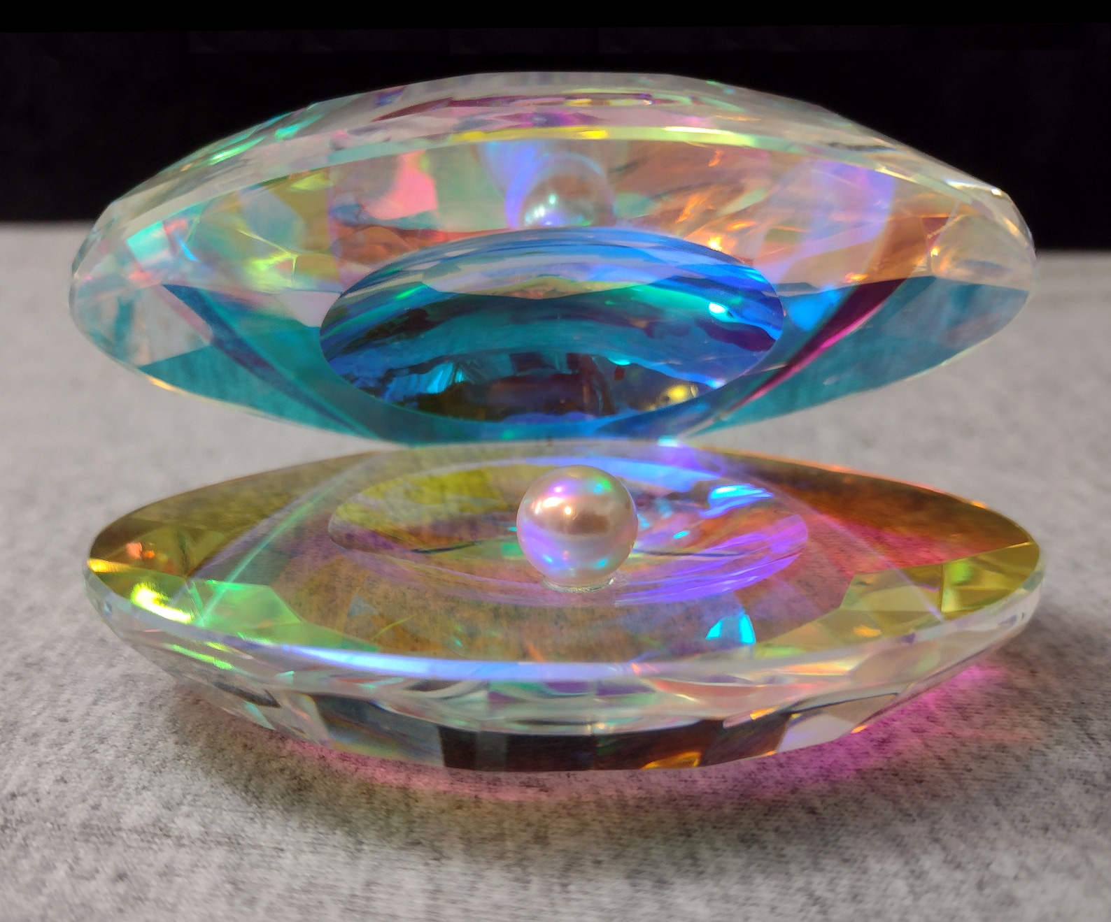 OLEG CASSINI Crystal Cut Iridescent Glass Oyster + Pearl Paperweight ...