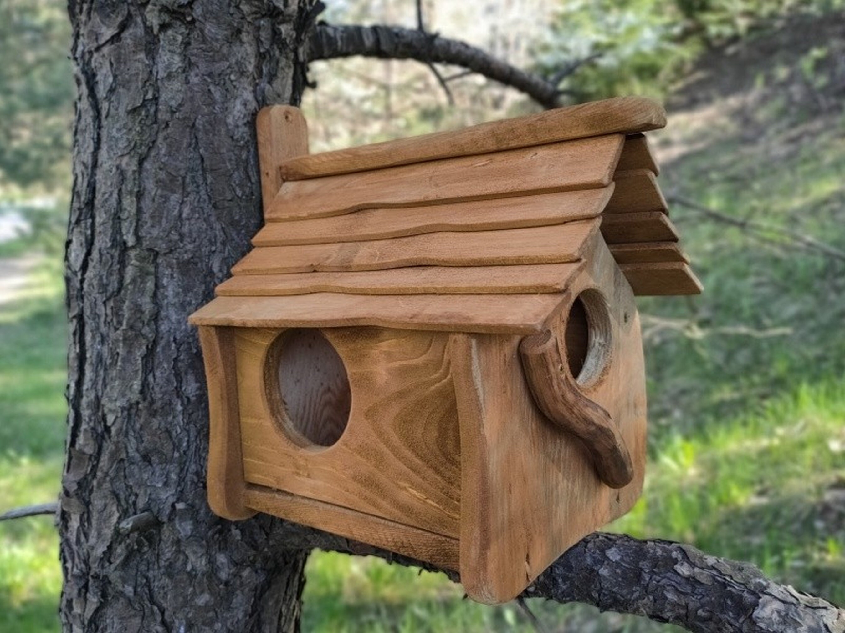 Squirrel Nest Box Handmade Squirrel Nesting Breeding Box Rustic Wooden Squirrel Shelter