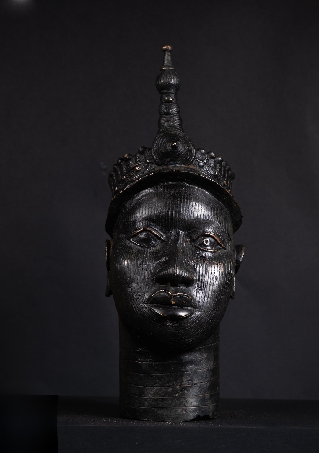 Oba Commemorative Head in Bronze - Ife - Bini Edo Kingdom of Benin ...