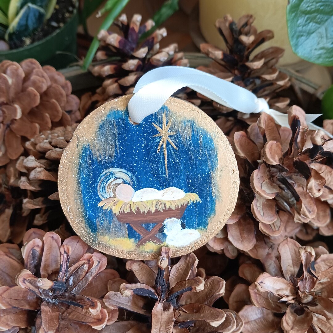 Hand Painted Nativity Scene on Wood Slice, Baby Jesus and Lamb, Creche ...