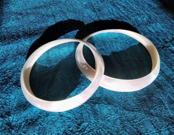 Pretty real mother-of-pearl bracelets - Andaman & Nic… - Gem
