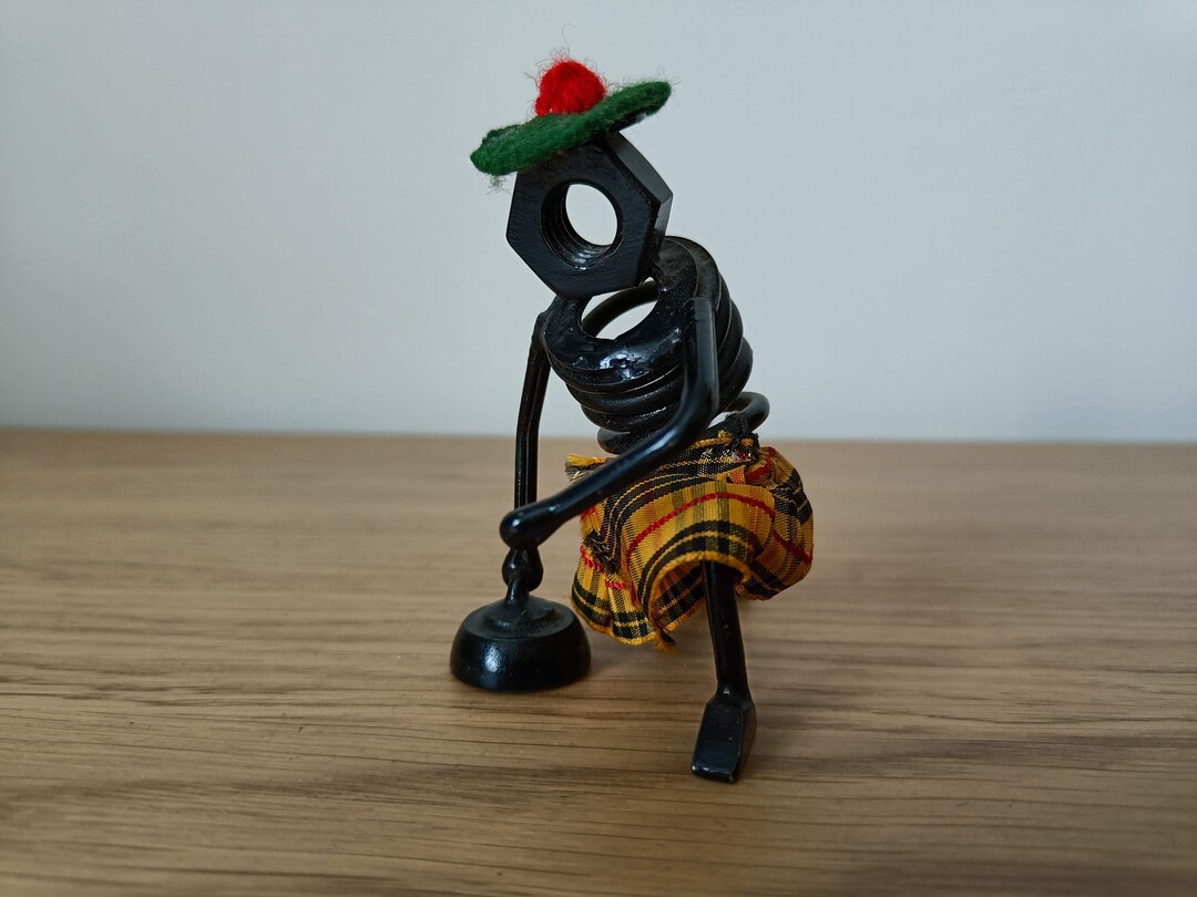 Highland Metal Figurine Curling - Etsy
