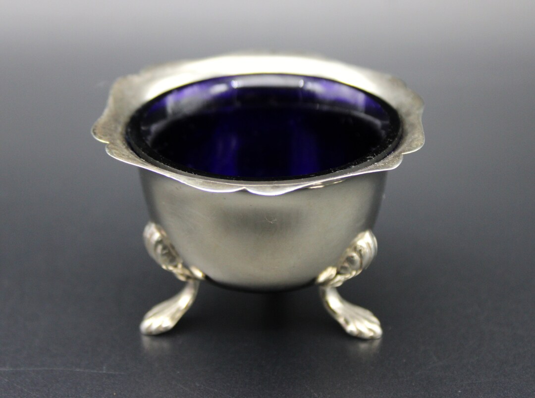 A Harrison Fisher & Co, Sheffield, Sterling Silver Mustard Pot With ...