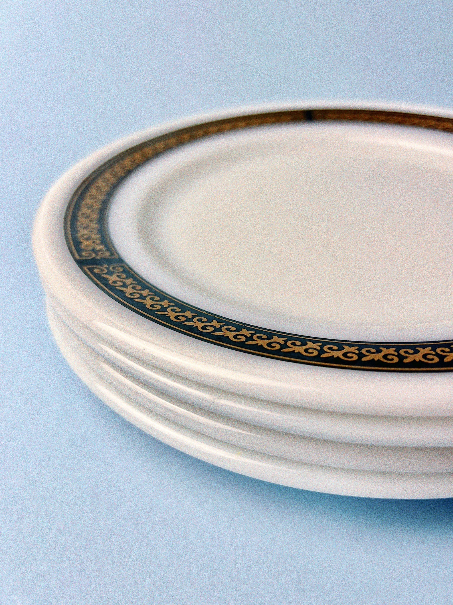 Vintage Pyrex Fleur De Lis Ebony Dinner Plates - Set of 4 - Etsy