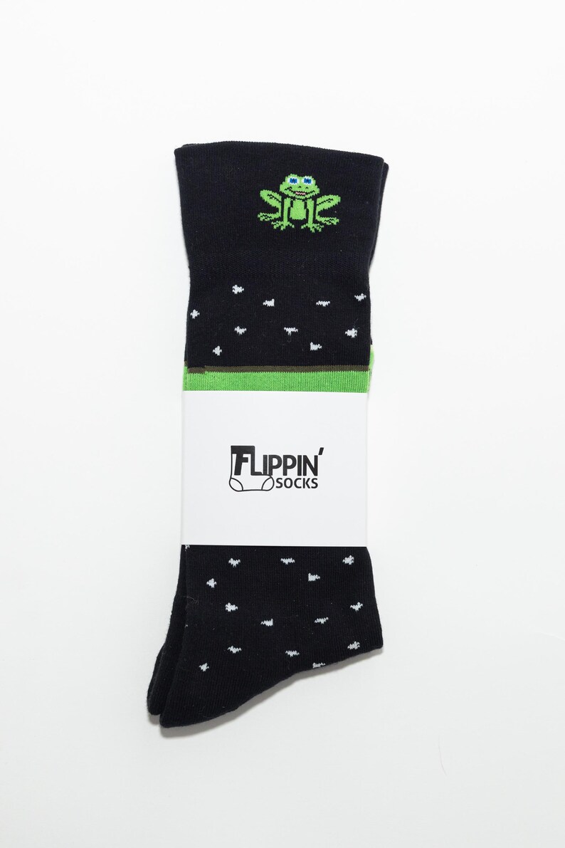 Calcetines de rana. Una rana atrapa una mosca. - Etsy España