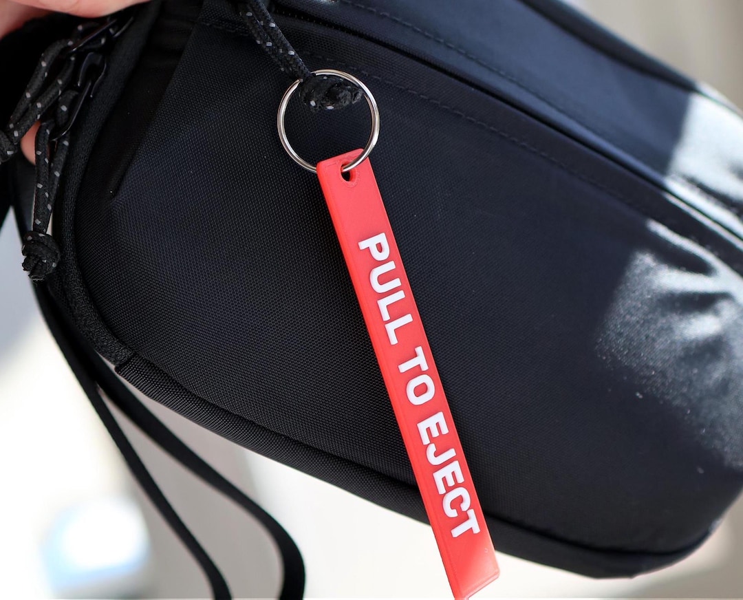 3D Printed Keychain – Pull to Eject and Relax Before Flight – Aviation ...