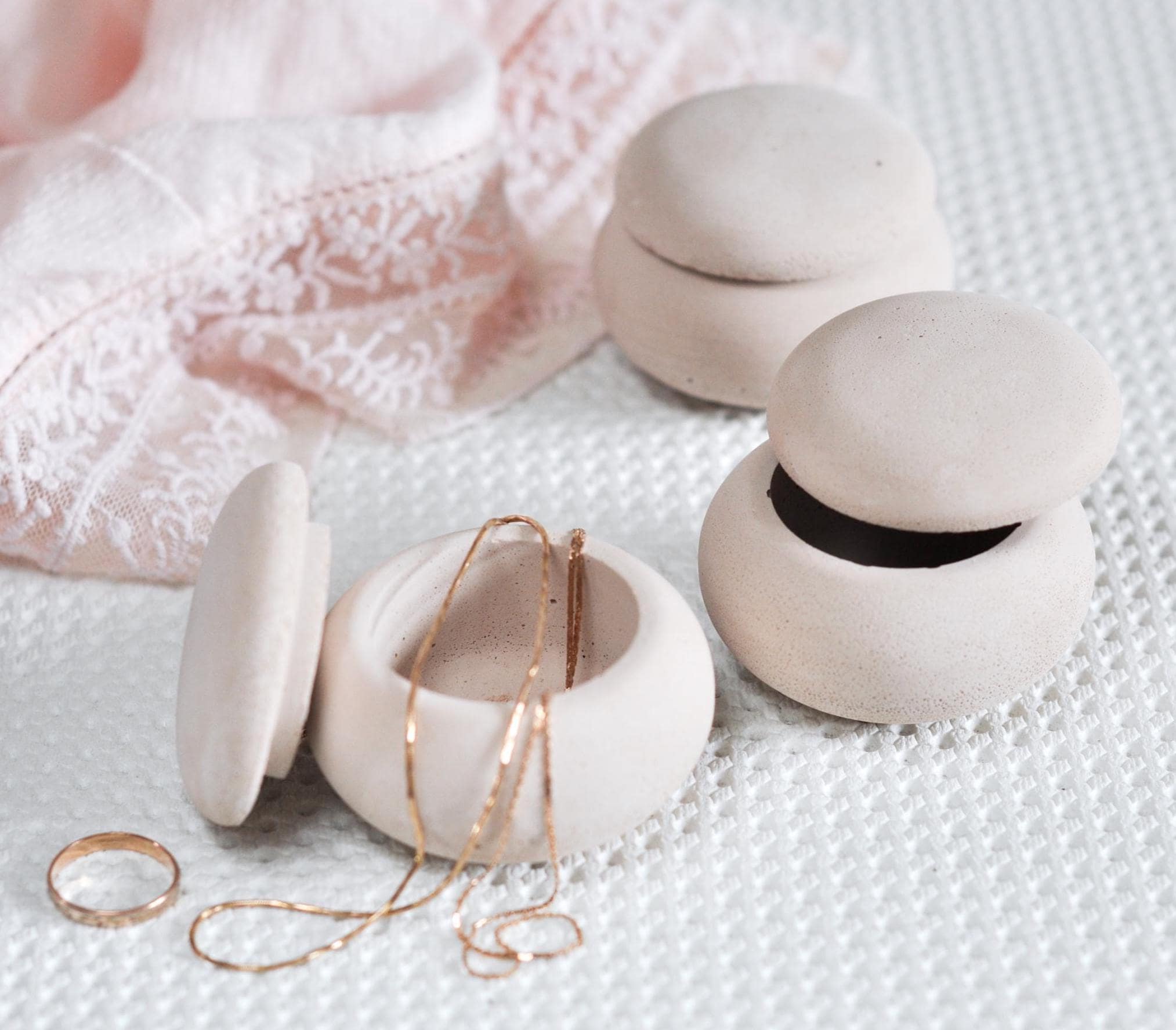 Round Scandinavian Concrete Jewelry Box With Lid | Modern Jewelry ...