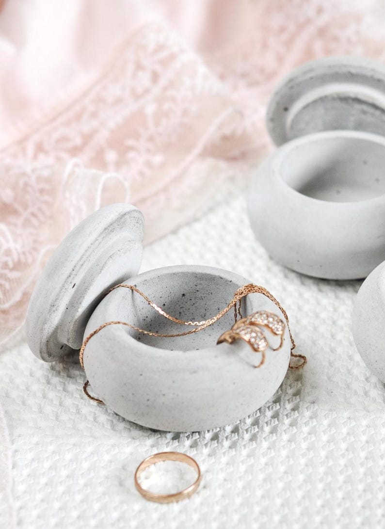 Round Scandinavian Concrete Jewelry Box With Lid | Modern Jewelry ...