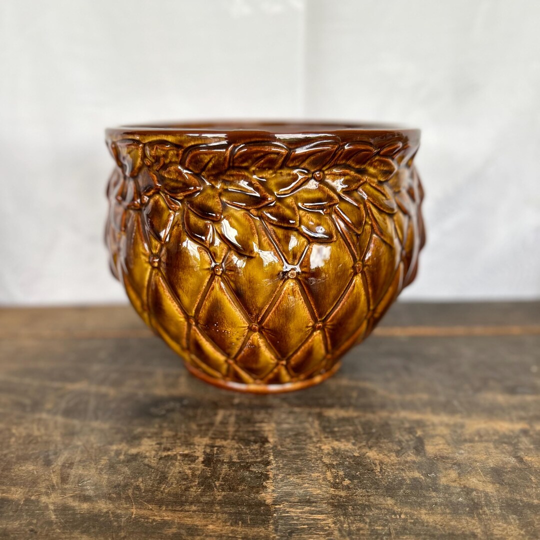Large Mccoy Pottery Diamond Point Cushion Quilted Planter With Bow ...
