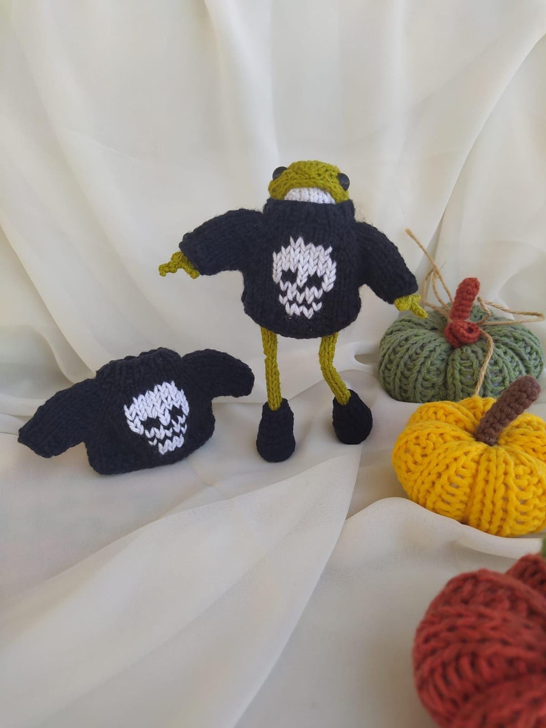 Halloween Crochet Frog, Froggie's Clothes, to Die, Amigurumi Frog With ...