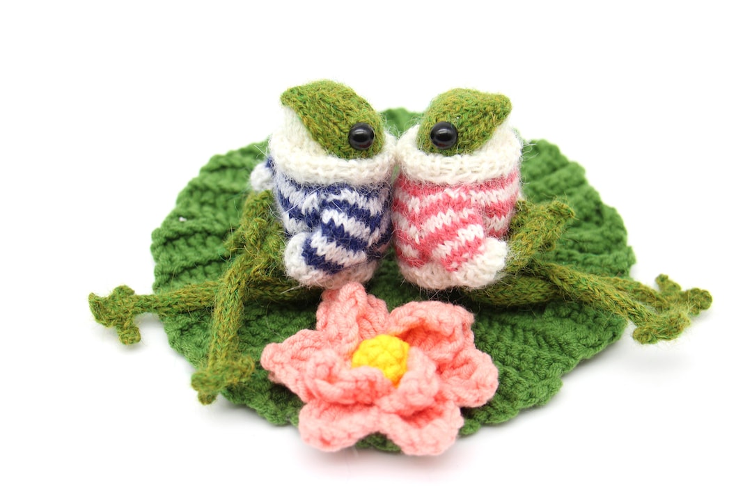Cute Frog With Sweater,crochet Frogs,pilous Striped Frog,green Knit ...