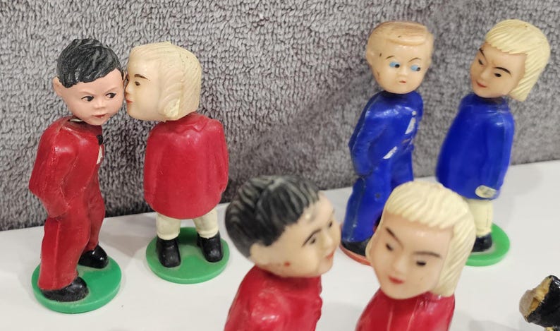 5 Sets of 1950s Vintage Set Girl & Boy Magneto Magnet Kissing ...