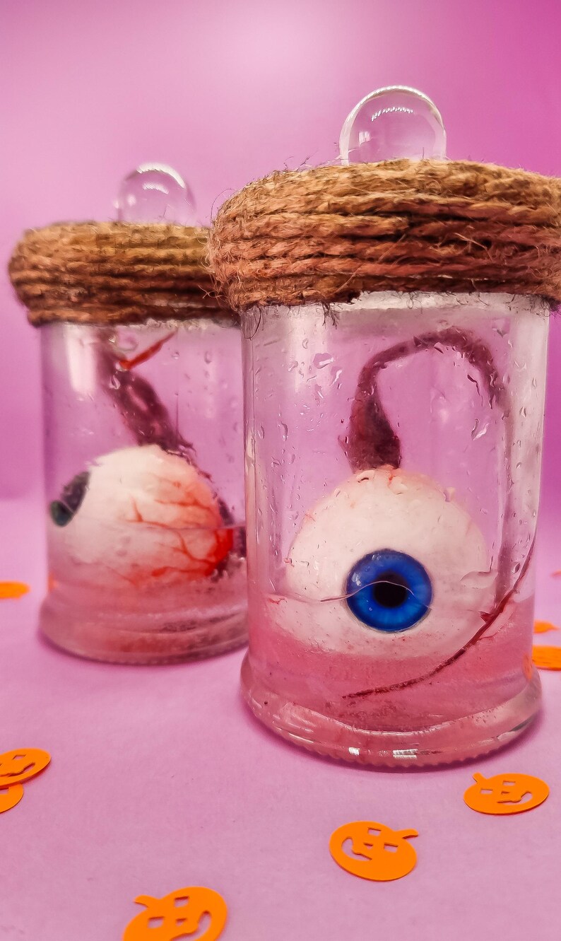 Fake Bloody Eyeballs in Glass Jar | Creepy Halloween Decor | Horror ...