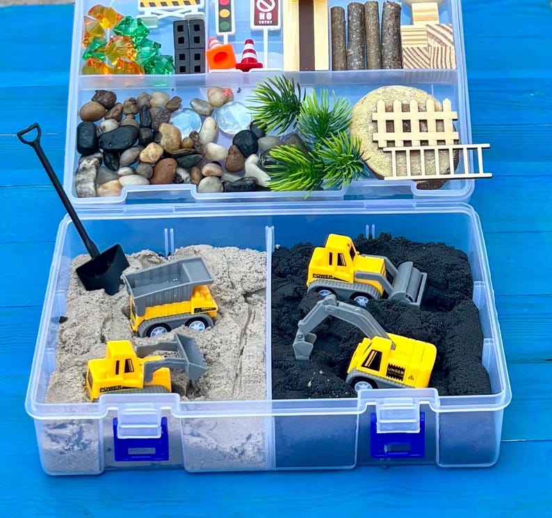 Construction Pour and Play Kit Kinetic Play Sand, Construction Kit ...