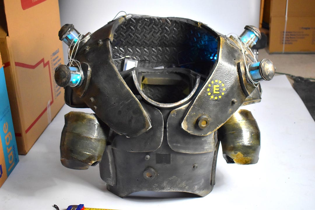 Enclave Tesla Power Armor Chest – Light-up Tesla Coils, Glowing Reactor ...