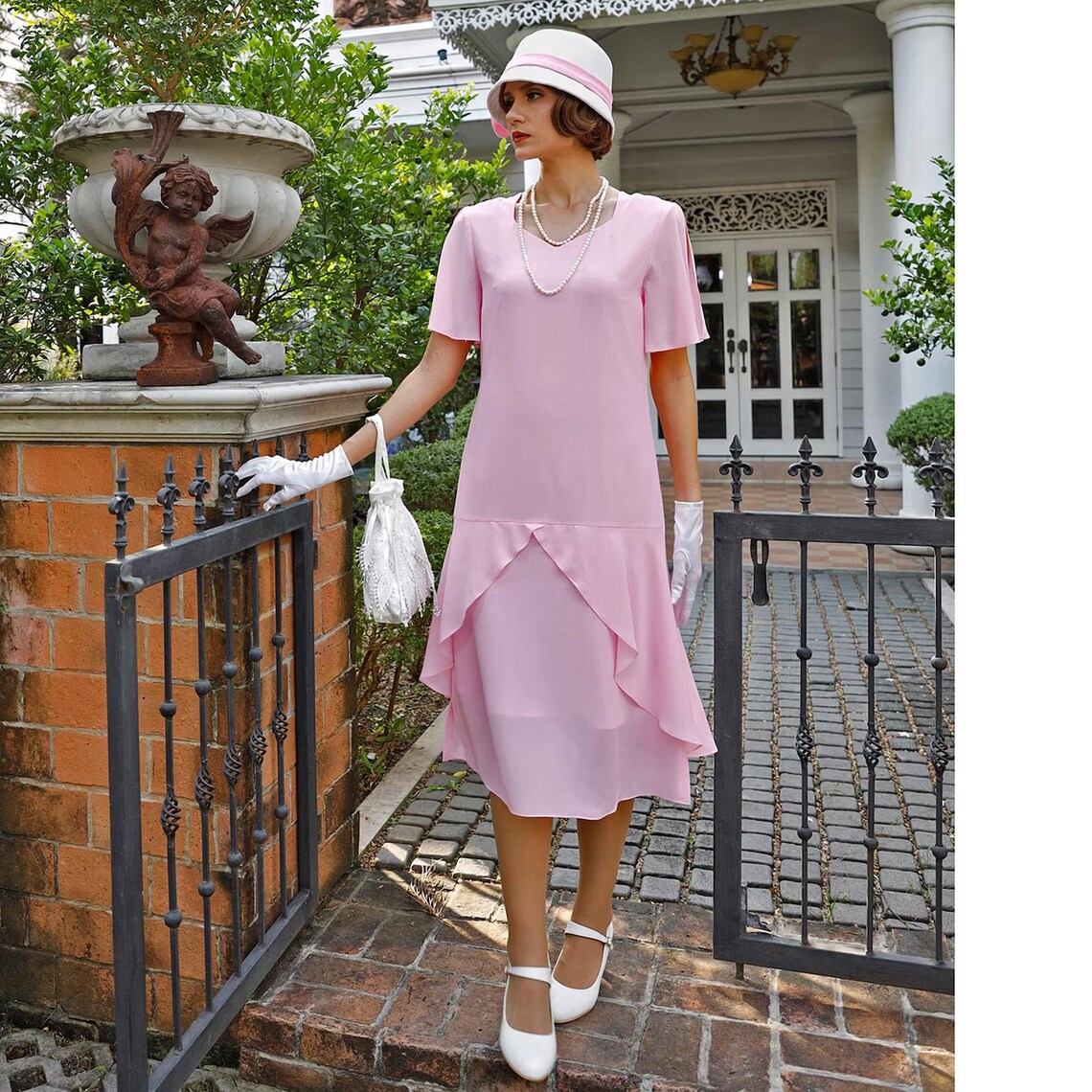 Blassgoldenes 1920er High Tea Kleid mit herzförmigem Ausschnitt, Great ...
