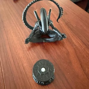 Xenomorph Meditating With Light up Altar - Etsy