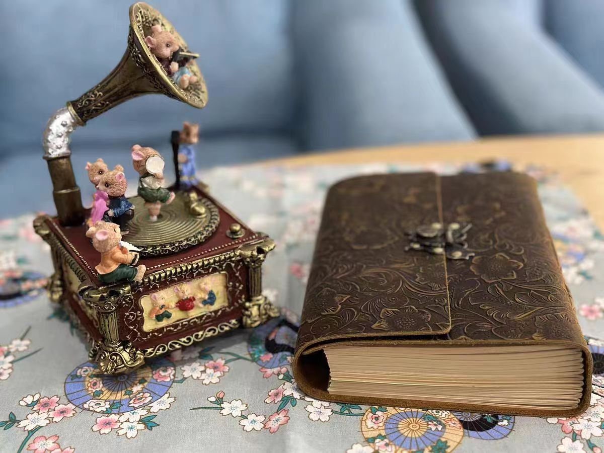 Mouse Gramophone Music Box, animal Music Box, Mouse Phonograph Music ...