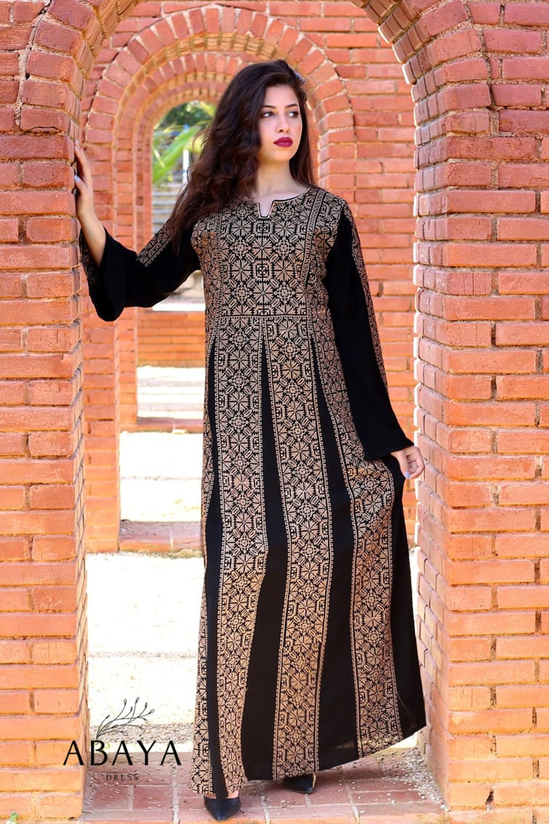 Traditional Palestinian Thobe, Henna Art in Palestine, Ethnic Diversity ...