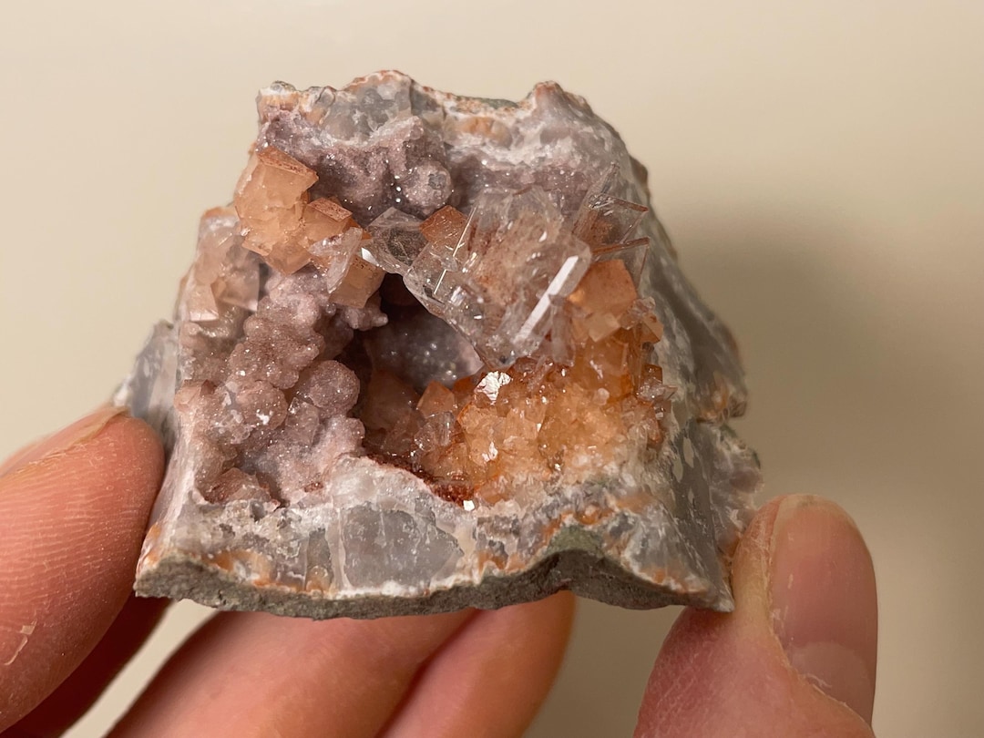 Celestine, Calcite, Hematite, Chalcedony. Wayne County, Utah. 5.5x3.5cm - Etsy