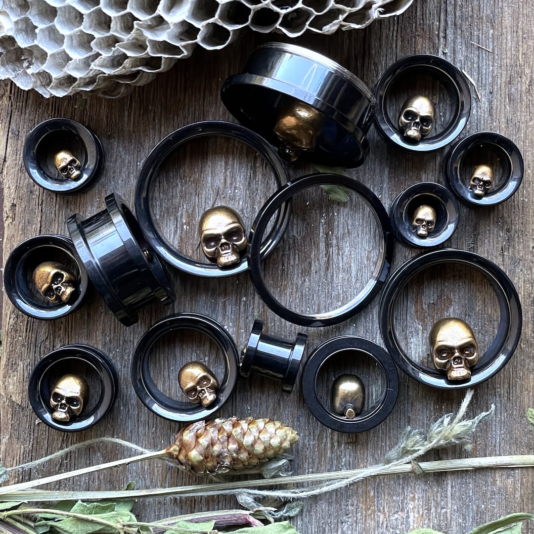 Black Stainless Steel Ear Tunnels - Gold Skull Ear Plugs - Gothic Screw ...