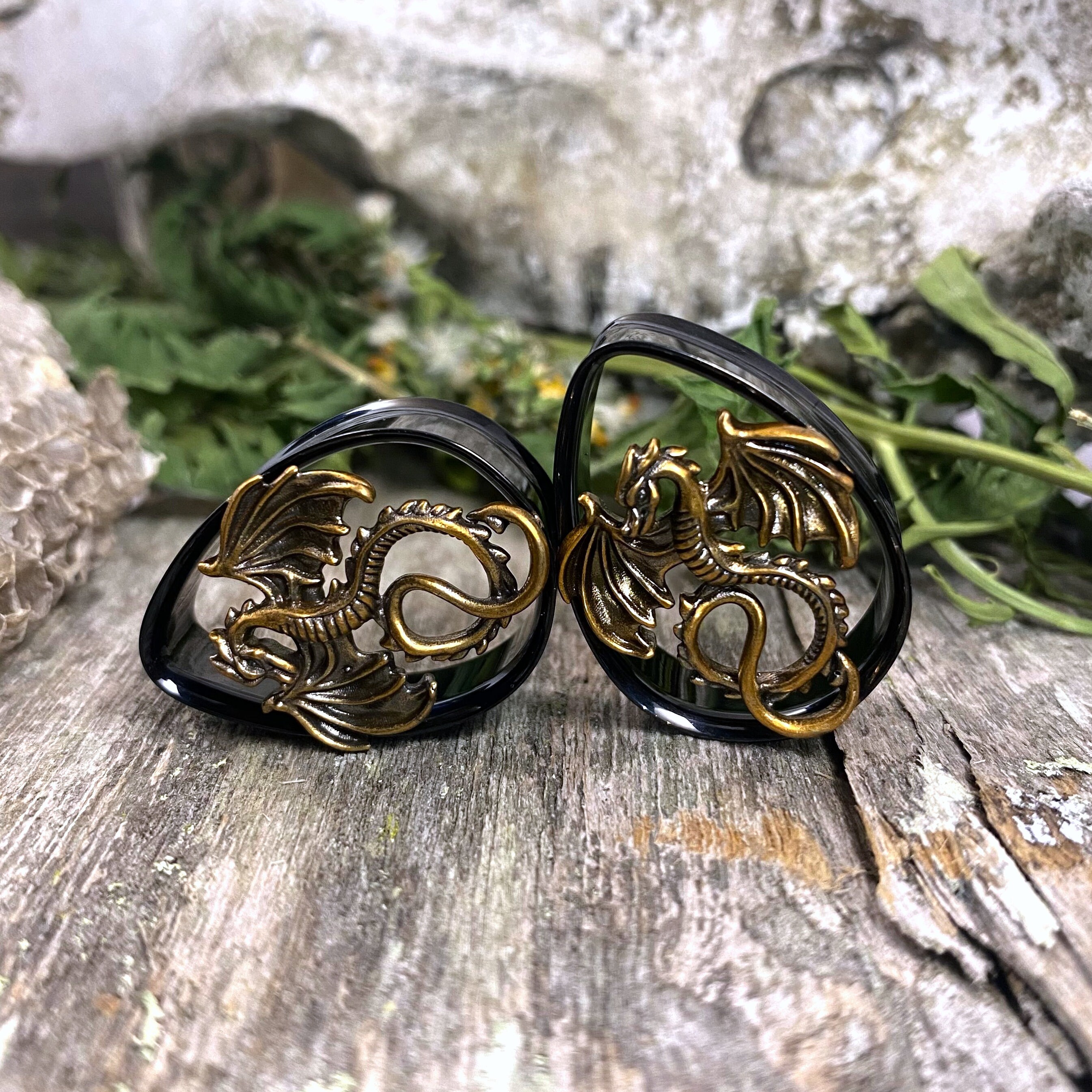 Golden Dragon Teardrop Ear Tunnels Black Stainless Steel Ear Plugs ...