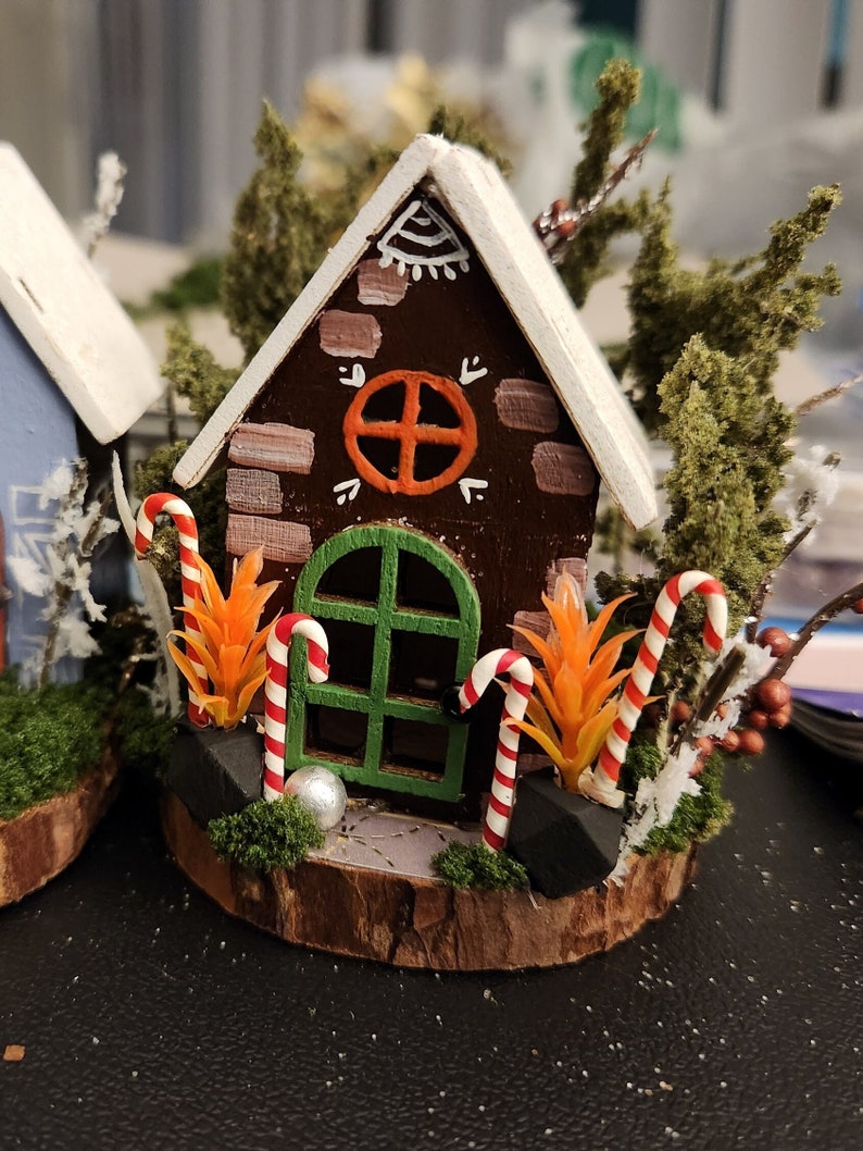 Miniature Townhome Winter Scene | Winter Townhouse Dollhouse With Mini ...