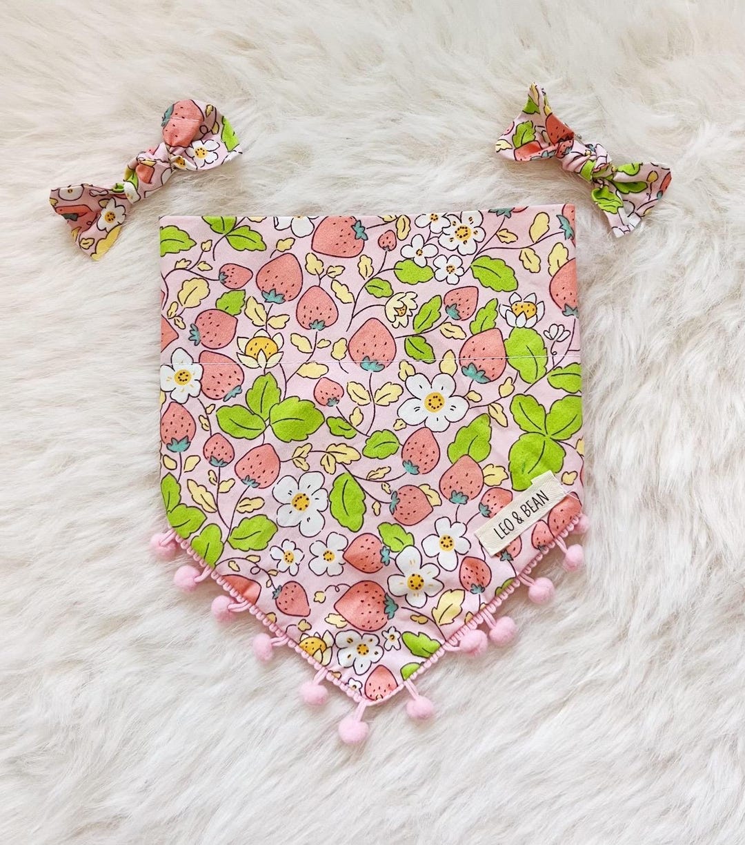 Strawberry Patch Over the Collar Bandana and Matching Bow/ Summer Bandana / Over the Collar Bow ...