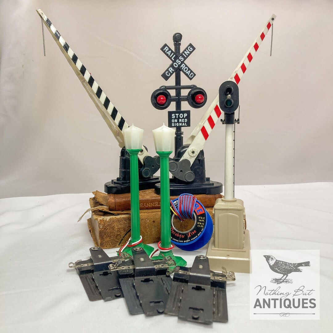 Vintage Lionel Railroad Signals, Lanterns, Switches & Wire, Made in USA ...