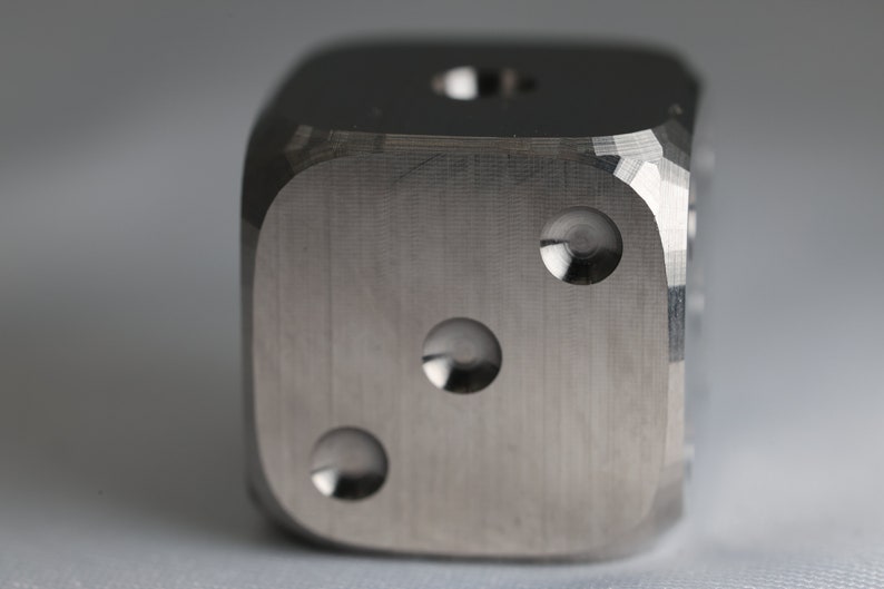 Titanium CNC Machined Dice Grade 10V-2FE-3AL - Balanced Pips 16mm EDC ...