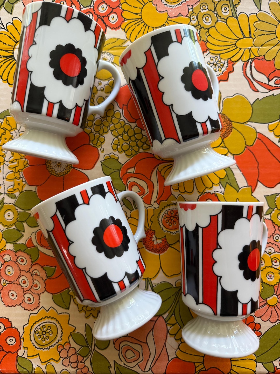 Vintage Mod Flower Power Mug Set - Etsy