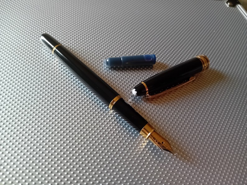 Fountain Metal Pen Black With Gold Ring and Clip Has a New Original ...